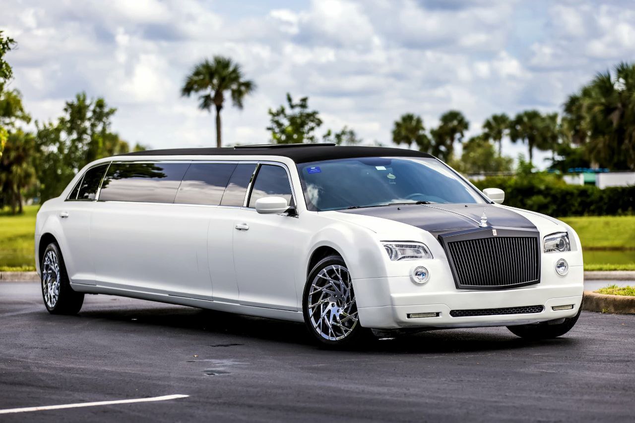 Limousine Car On Lease : क्या होती है लिमोजिन कार